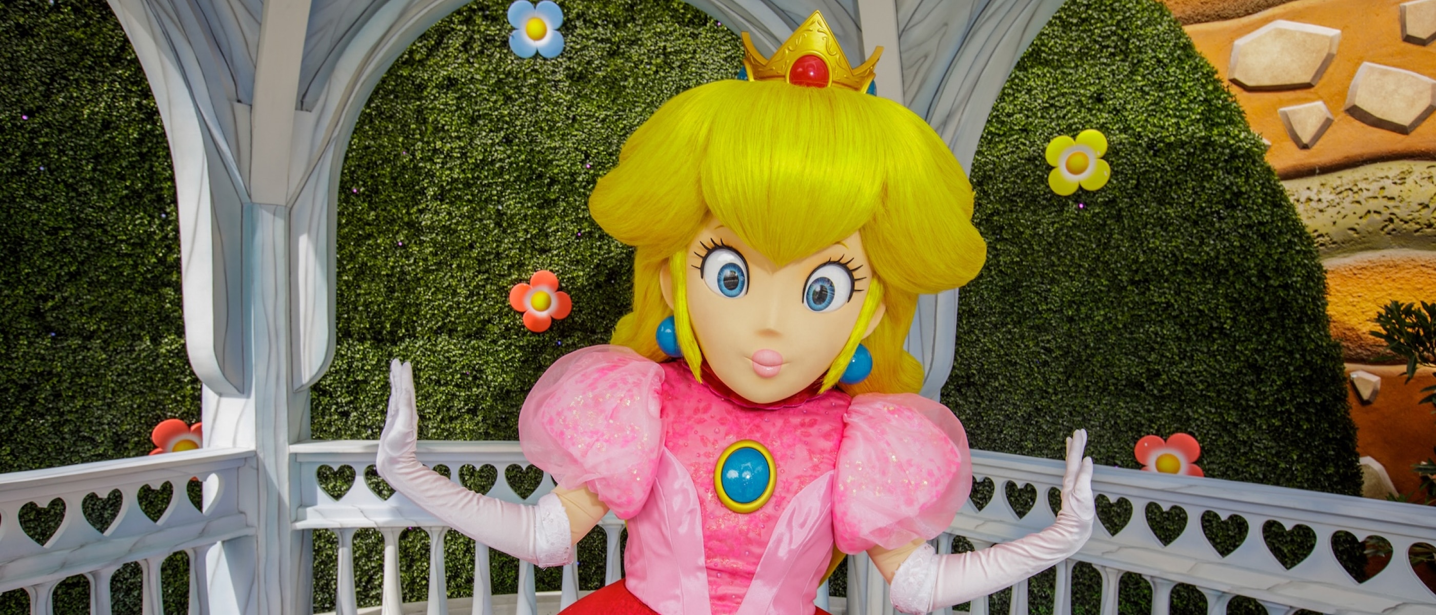 Meet Mario & Friends Hollywood | Universal Studios Hollywood