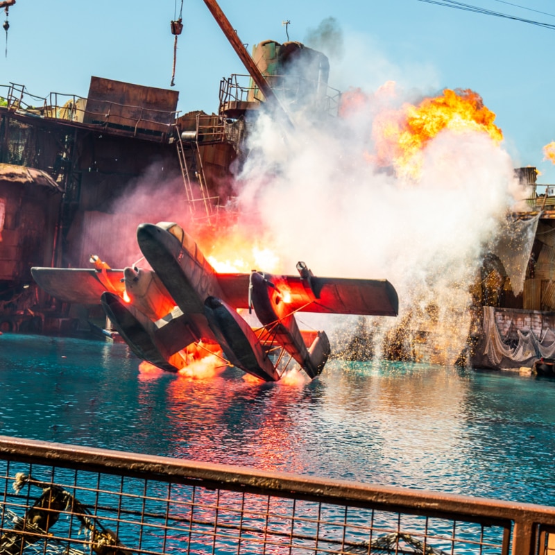 Universal Studios Hollywood Waterworld | Live Show & Live Stunts